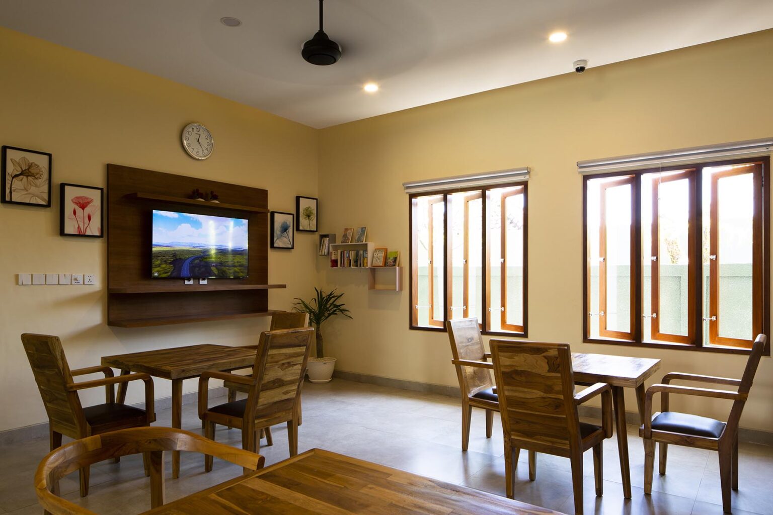 English Home - Mesari Village